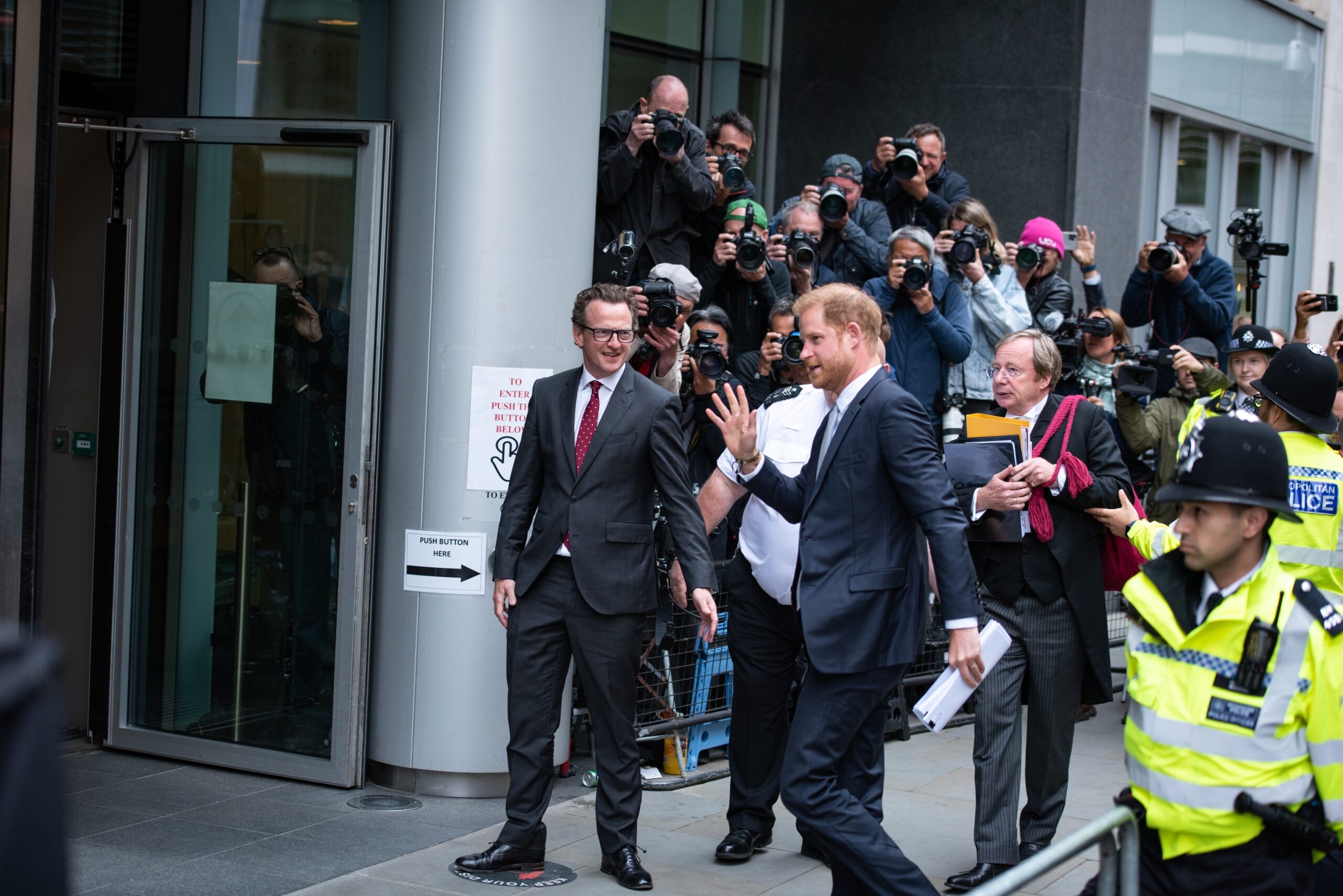 Prince Harry Eager To Rekindle With Royals And Rejoin Them In The UK ...